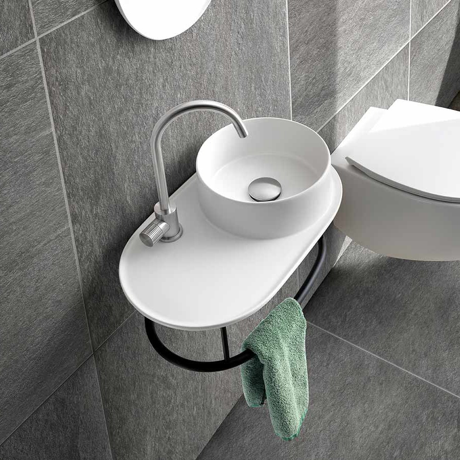 Curvy - Lille håndvask med sort stel og hylde. Made in Italy